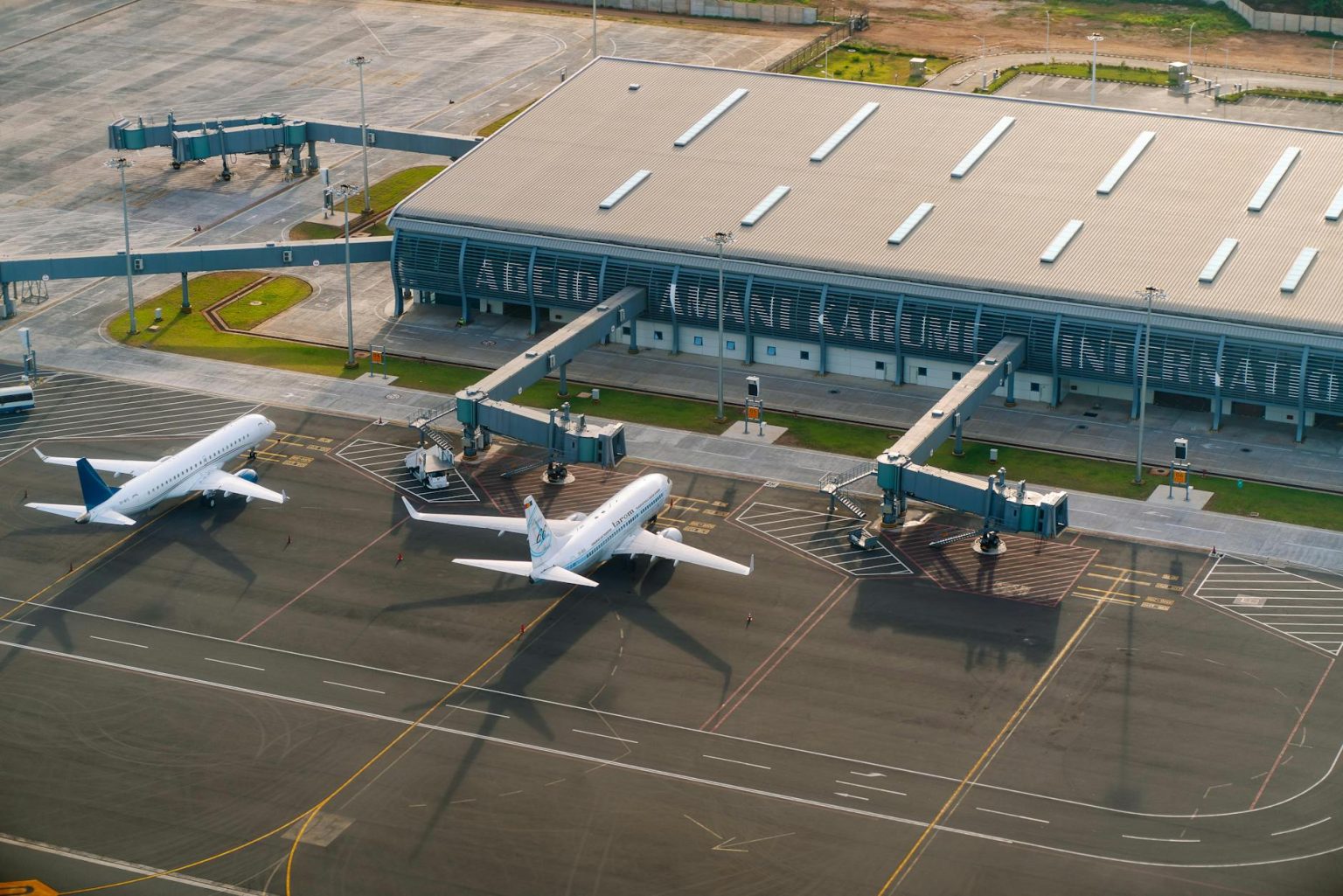 Kuwait International Airport (KWI) Guide 2026 — Terminals, Transport ...