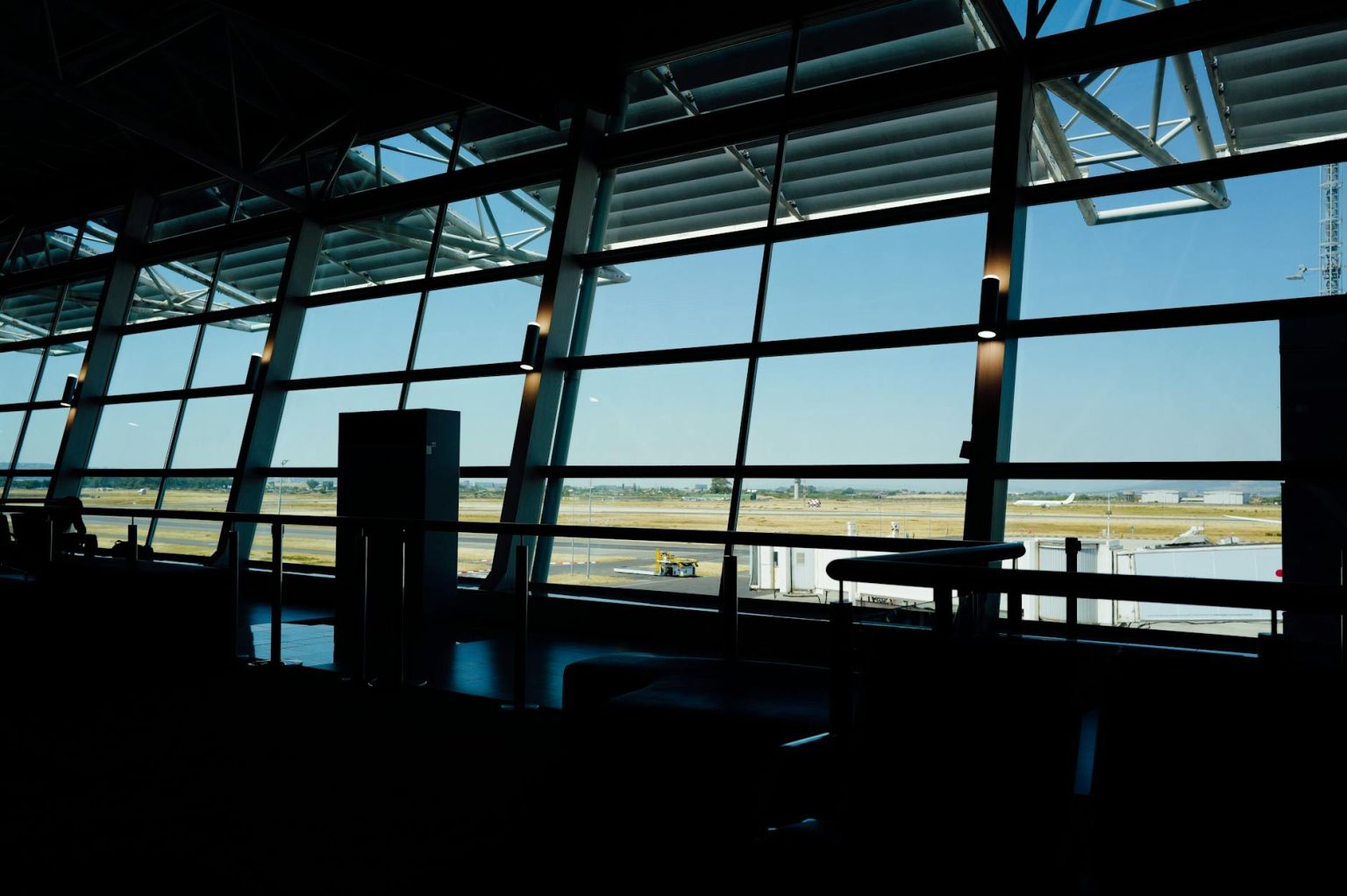 Newark Airport (EWR) Guide 2026 — Transport, Lounges & Terminals – AiFly